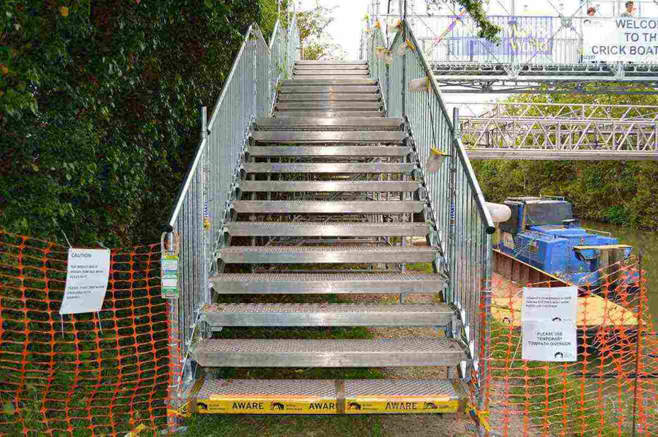 Scaffold rental to Elevate Event Safety and Access Haki